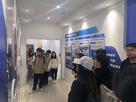 2022级临五六班成功举办“ 医界科技之旅”班导师活动 上海交通大学医学院 新闻网