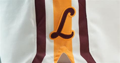 Alston Has 14 In Loyolas Victory Over Saint Josephs Cbs Chicago