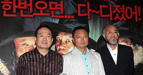 사진 우리한테 찍히면 다 죽어야 해