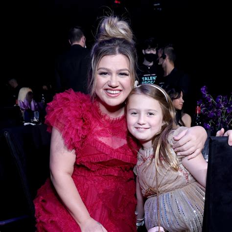 Kelly Clarksons Daughter River Makes Cameo On You Dont Make Me Cry