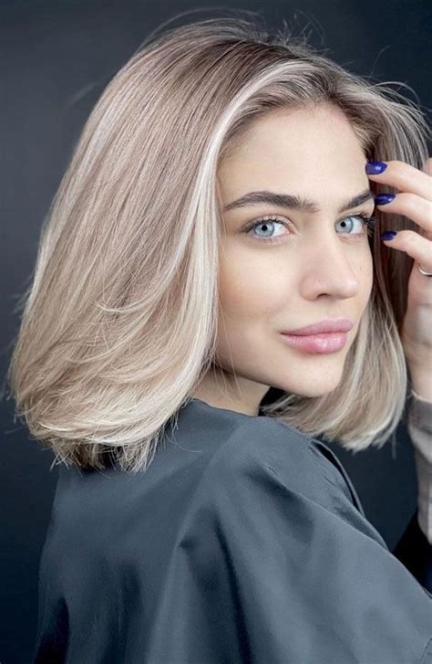 20 Pearl Blonde Side Part Lob Hairstyle Bobs And Lobs Long Bobs Are