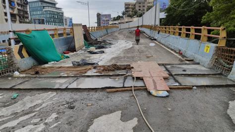 Mumbai Bmc Begins Lowering Southern Girder Of Andheris Gokhale Bridge