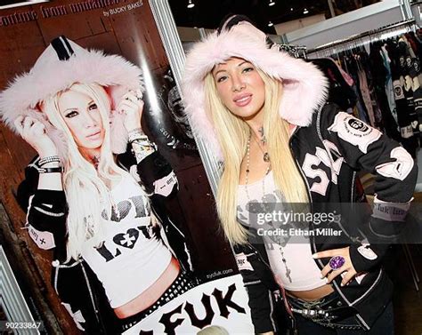Daisy Of Love Photos And Premium High Res Pictures Getty Images