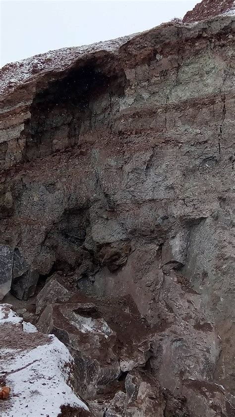 Увс аймагт хадан дундаас эртний хүний олдвор олжээ