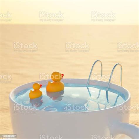 현대 미술 해변 배경 위에 있는 창의적인 다채로운 디자인 수영장 컵 클로즈업 여름 개념 3d 렌더링 0명에 대한 스톡 사진 및 기타 이미지 Istock