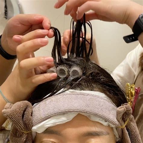 아름 부원장 꼼나나비앙 On Instagram “ 뿌리볼륨펌 일반 뿌리펌은 심한 곱슬모가 아닌 분들께 추천해드려요 습한 여름 뿌리펌으로 볼륨 붙잡으세요☔️ 🏷