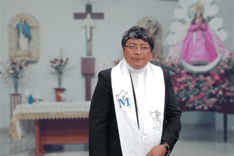 Sacerdote De Talambo Es Captado Masturbándose Con Ropa Interior De