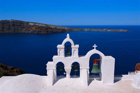 푸른 에게 해를 내려다 보는 풍경 건물 집 교회 골목 길 이아 산토리니 그리스의 문과 문 0명에 대한 스톡 사진 및 기타 이미지 Istock