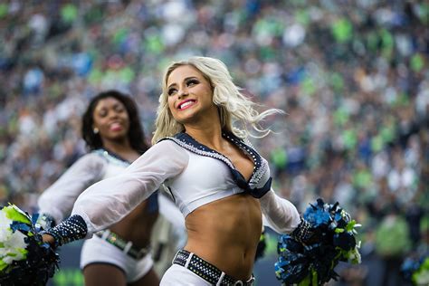 Nfl Regular Season Week 9 The Seattle Sea Gals Ultimate Cheerleaders
