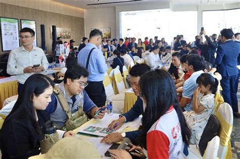 Tập đoàn Bcons Group Khai Trương Nhà Mẫu Bcons City