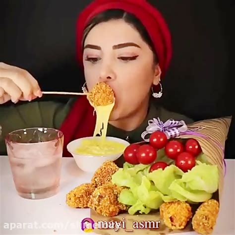 چالش خوردن مرغ سوخاری