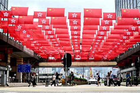 喜慶！香港街頭慶回歸氣氛濃厚