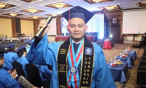 Raih Ipk 400 Ismail Hasan Basri Dinobatkan Menjadi Wisudawan Terbaik