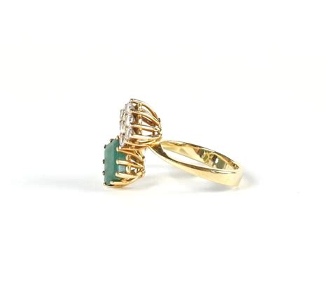 Bague Toi Moi en or jaune K oo sertie griffes d une émeraude taille émera