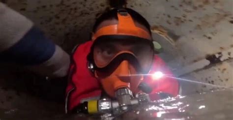 直击潜艇兵鱼雷发射管脱险救生训练腾讯新闻