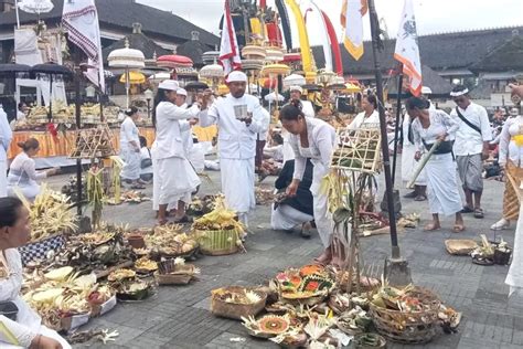 Karya Ida Bhatara Turun Kabeh Di Pura Agung Besakih Nyejer Selama 21