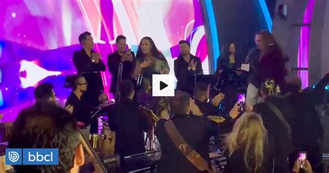 El noble gesto de Juanita Parra con la baterista de la orquesta de Viña