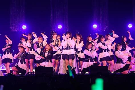 📸 画像：©akb48｜akb48 ライブレポート “最後の1期生”峯岸みなみ卒コンに卒業生31人＋現役メンバー64人が集結！「akb48を