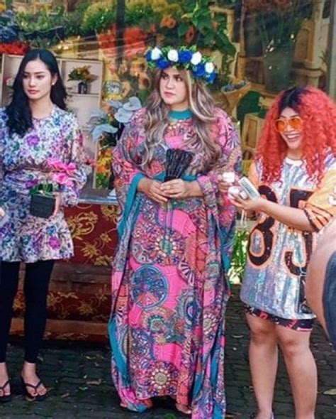 Di Usia 52 Tahun Penampilan Cantik Anna Shirley Di Film Warkop DKI