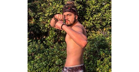 Luan Santana posando pelado Cantor diz que não faria isso de jeito