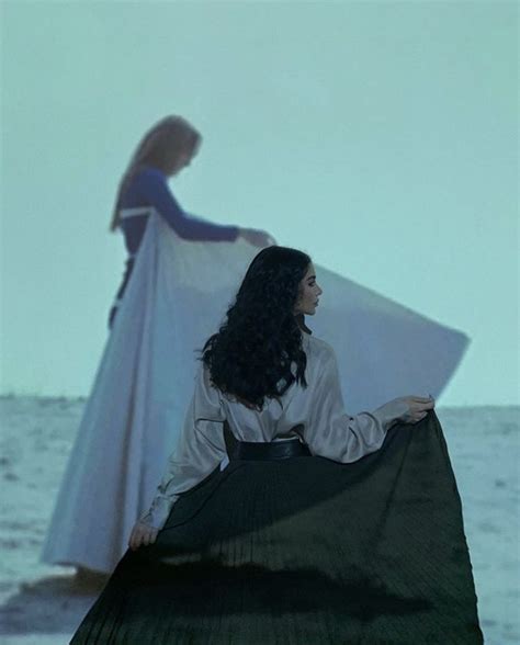 Pin By Tris On Negin Ghalavand Photoshoot Poses Fashion Model Poses Model Poses