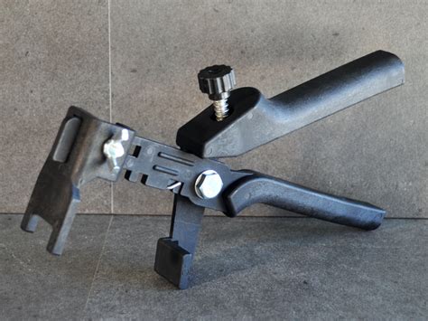 Green Goblin Grout Float Levtec