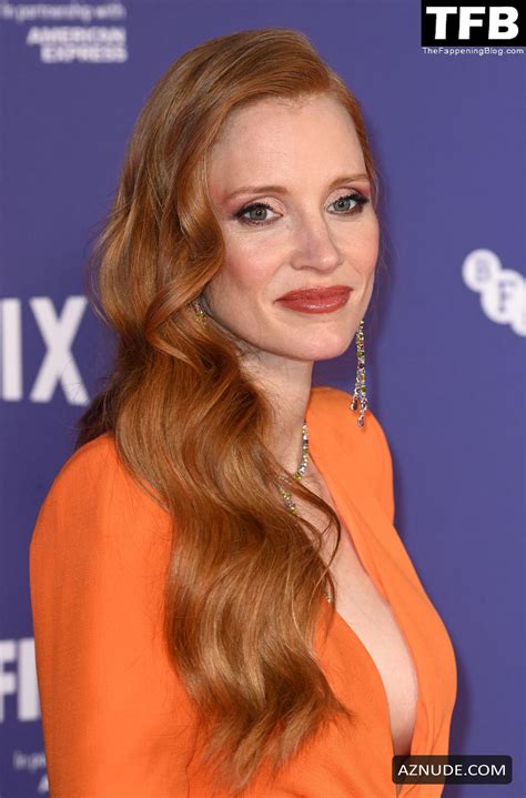 Jessica Chastain Sexy Seen Showing Off Her Hot Cleavage At The Good