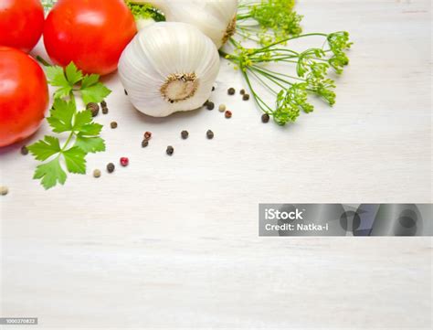 메뉴 배경 파 슬 리 잎 마늘과 양파와 딜 고추 완두콩 나무 흰색 배경 가을에 대한 스톡 사진 및 기타 이미지 가을 건조한