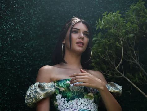 Kendall Jenner Us Vogue Photoshoot 2k Wallpaper Download