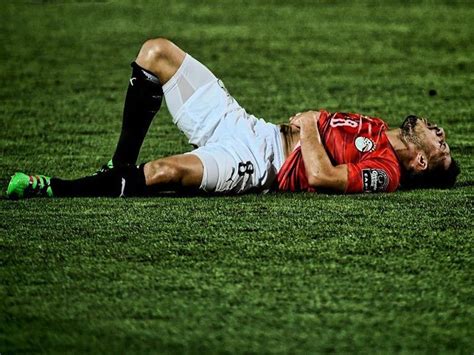 لماذا يستلقي طارق حامد بعد كل مباراة؟ طبيب المنتخب يجيب الكونسلتو