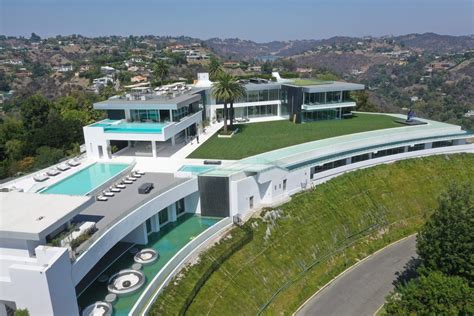 See Inside The Biggest Modern Home In The Us A 105 000 Square Foot Los