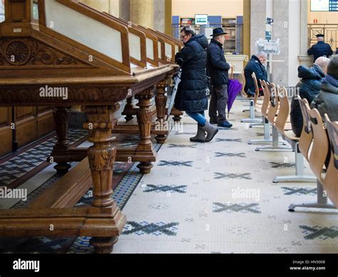 Poste Italiane Hi Res Stock Photography And Images Alamy