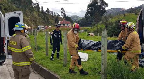 Dos Muertos Y Una Docena De Heridos Deja El Vuelco De Un Bus En Cumbe