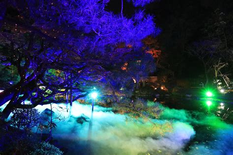 夜訪日本京都平安神宮NAKED光之神苑 平安神宮數位燈光秀感覺挺浪漫恰巧今天聖誕節欣賞日式滿滿仙氣的氣氛也是挺不錯