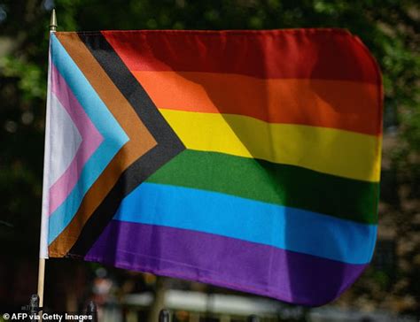Laurence Fox Defends Burning Lgbtq Flags On Fathers Day Daily