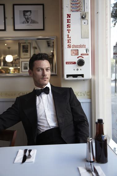 Iain Mckell Portraitsthomastreuhaft