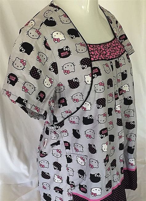 Large Hello Kitty Scrub Top Tunic Print Scrubs Gray Pink Black Uniform