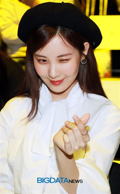 Big포토 서현 상큼한 윙크와 함께 손하트 발사 Big포토 서현 상큼한 윙크와 함께 손하트 발사
