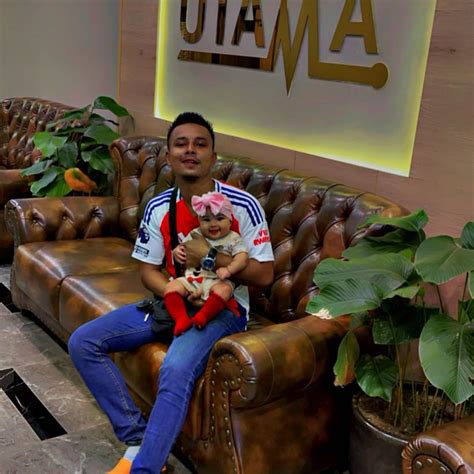 Myanmar Social News ကိုယ်ဝန်ရှိနေပြီဖြစ်ပေမယ့် Active Mommy ဘဝမှာပဲ