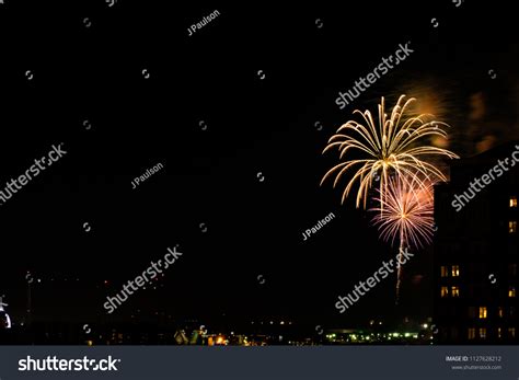 Fourth July Fireworks Display Explodes Over库存照片1127628212 Shutterstock
