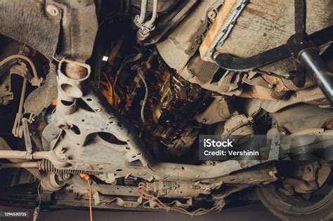변속기 체인 및 부품의 변속기 분해 수리의 자동차 변속기의 철 기어박스 0명에 대한 스톡 사진 및 기타 이미지 0명 강철 개념 Istock