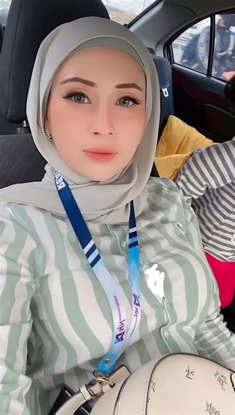 Pin By Nadzlan On Awek Baju Sendat Beautiful Girl Body Beautiful