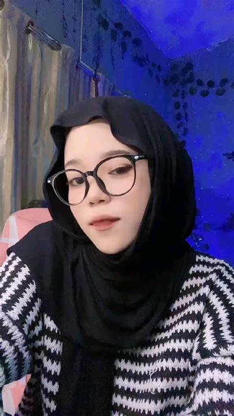 Pin Oleh A Famad Di Beautiful Hijab Di 2024 Gaya Hijab Aksesori