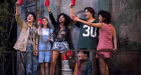 Netflix wierzy w Różowe lata 90 Serial otrzymał przedłużenie na 2
