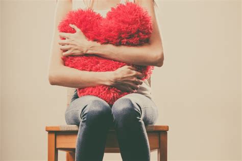 心が痛くなるのはなぜ？メカニズム・5つの対処法を臨床心理士が解説 心のオンライン相談ならreme（リミー）