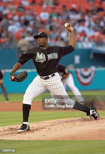 84 Philadelphia Phillies Dontrelle Willis Photos And High Res Pictures