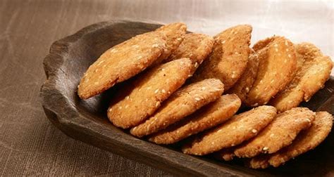 Add Sweetness To Your Holi Celebrations With Halwai Style Meethi Mathari Ndtv Food