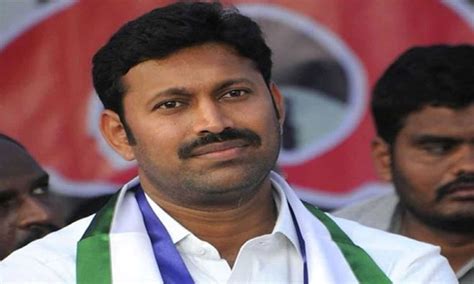 వివేకా హత్యకేసులో అవినాష్ రెడ్డికి సీబీఐ నోటీసులు