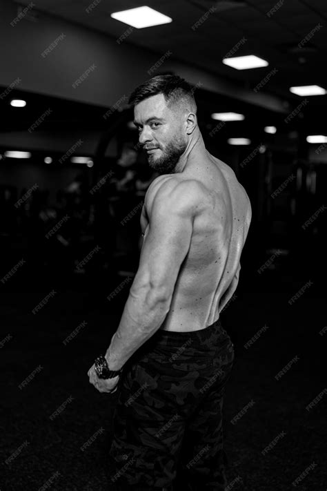 Premium Photo Sexy Shirtless Man With Strong Back Athletic Muscular
