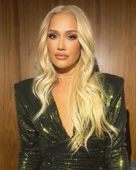 Gwen Stefani Critics Think She Had Secret Surgery And Compare Star To